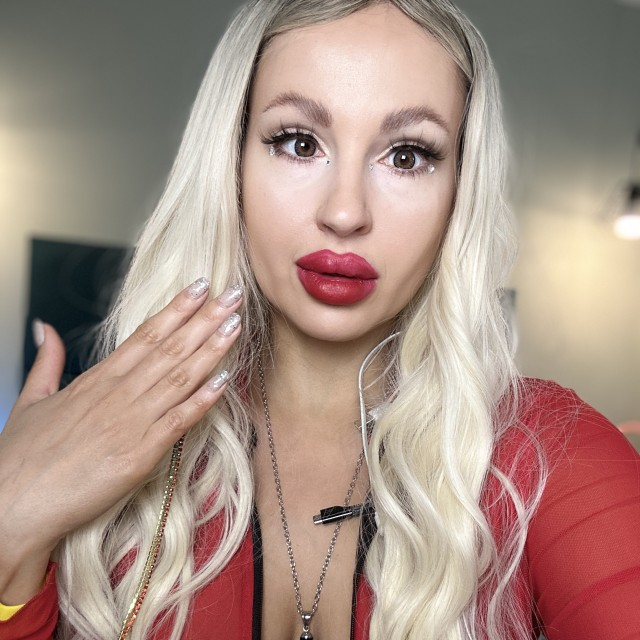 Maxi Lipzs Profile Porn Vids Pics And More Manyvids Manyvids